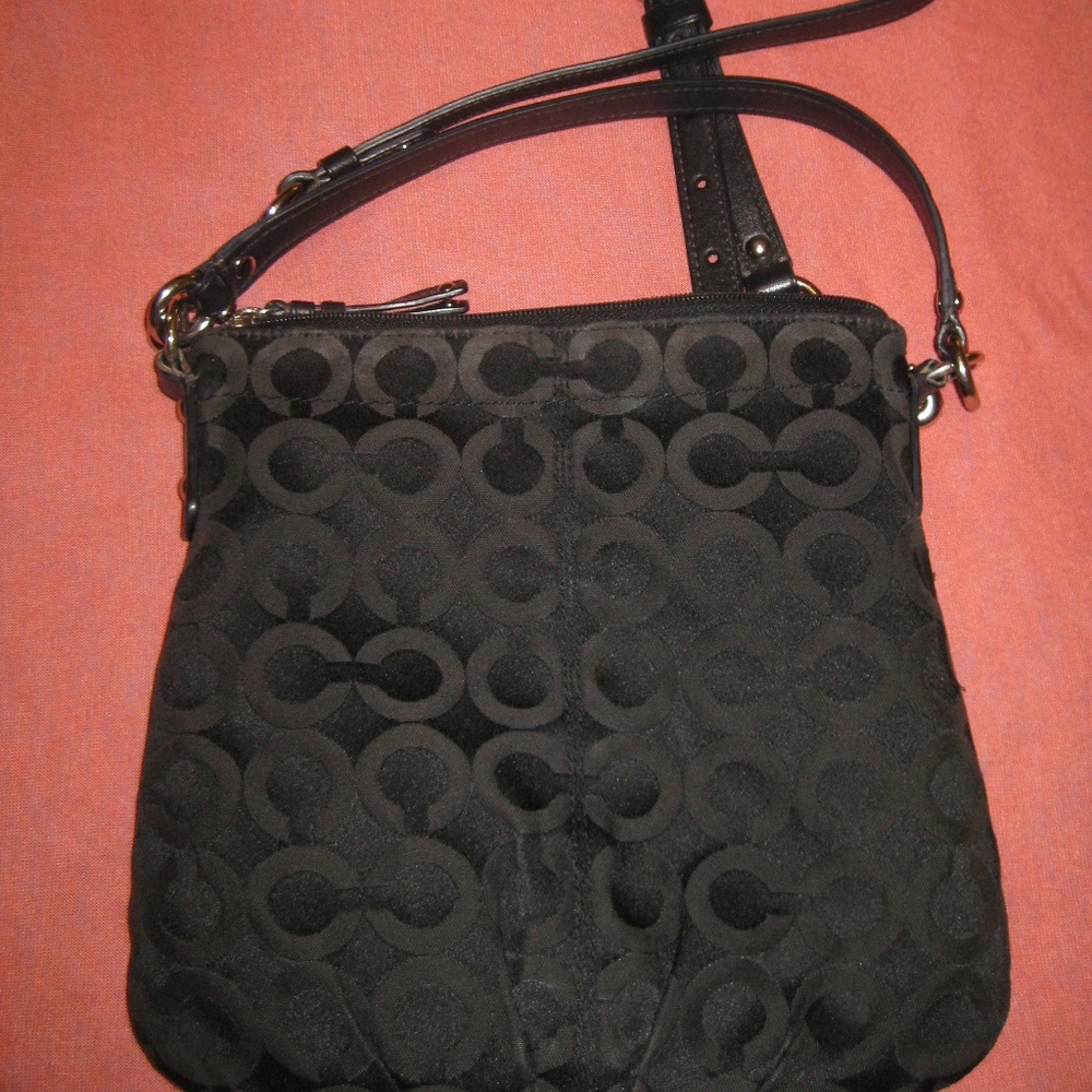 Coach Signature C Crossbody - Black - Gem